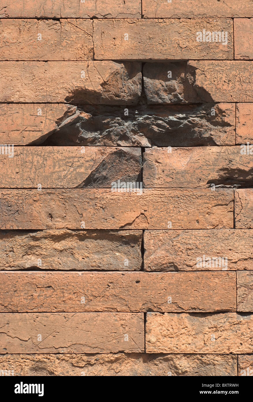 War damaged wall hi-res stock photography and images - Alamy
