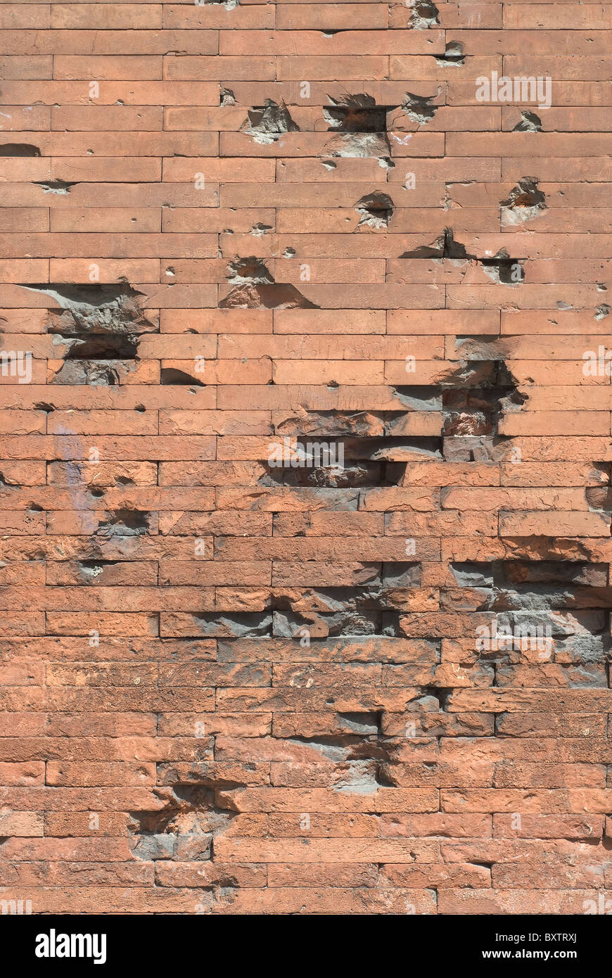 War damaged wall hi-res stock photography and images - Alamy