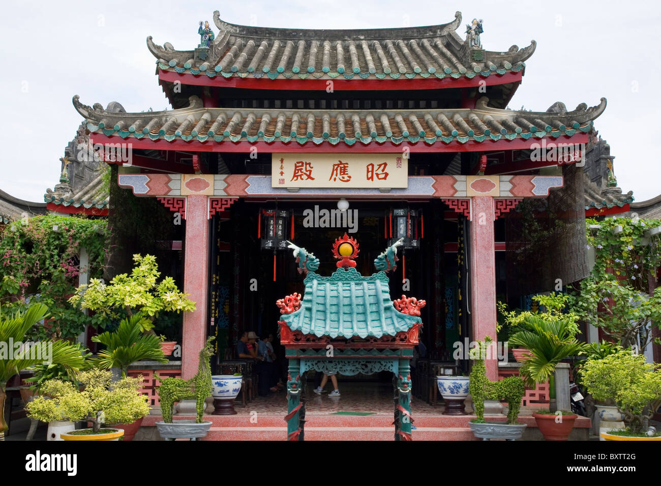 Chinese temple hainan hi-res stock photography and images - Alamy