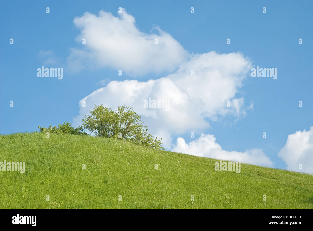 Field scenery and hill hi-res stock photography and images - Alamy