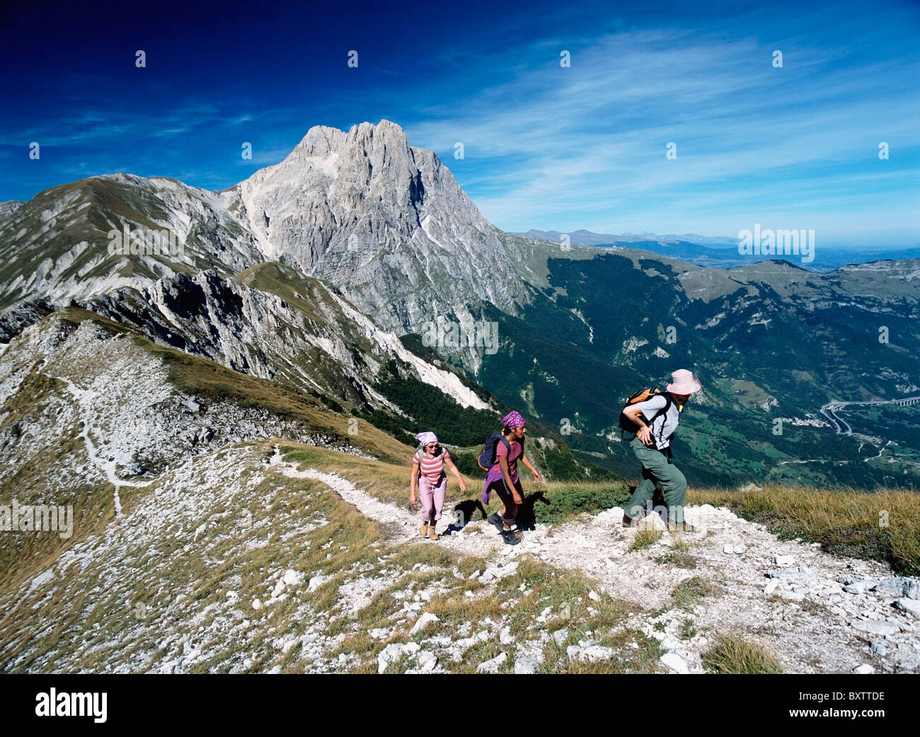 Apennines, italy, people walking hi-res stock photography and images ...