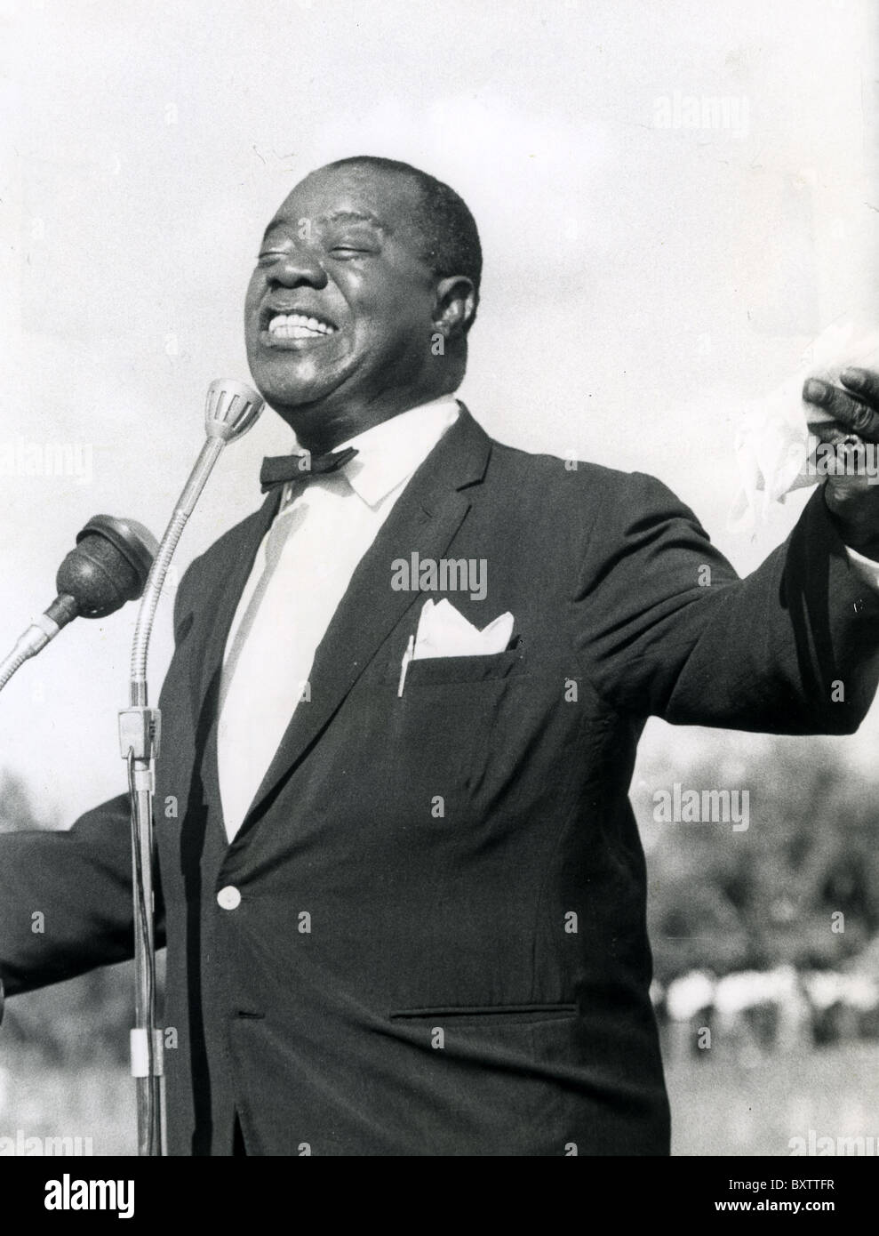 LOUIS ARMSTRONG (1901-1971) US jazz musician and bandleader Stock Photo ...