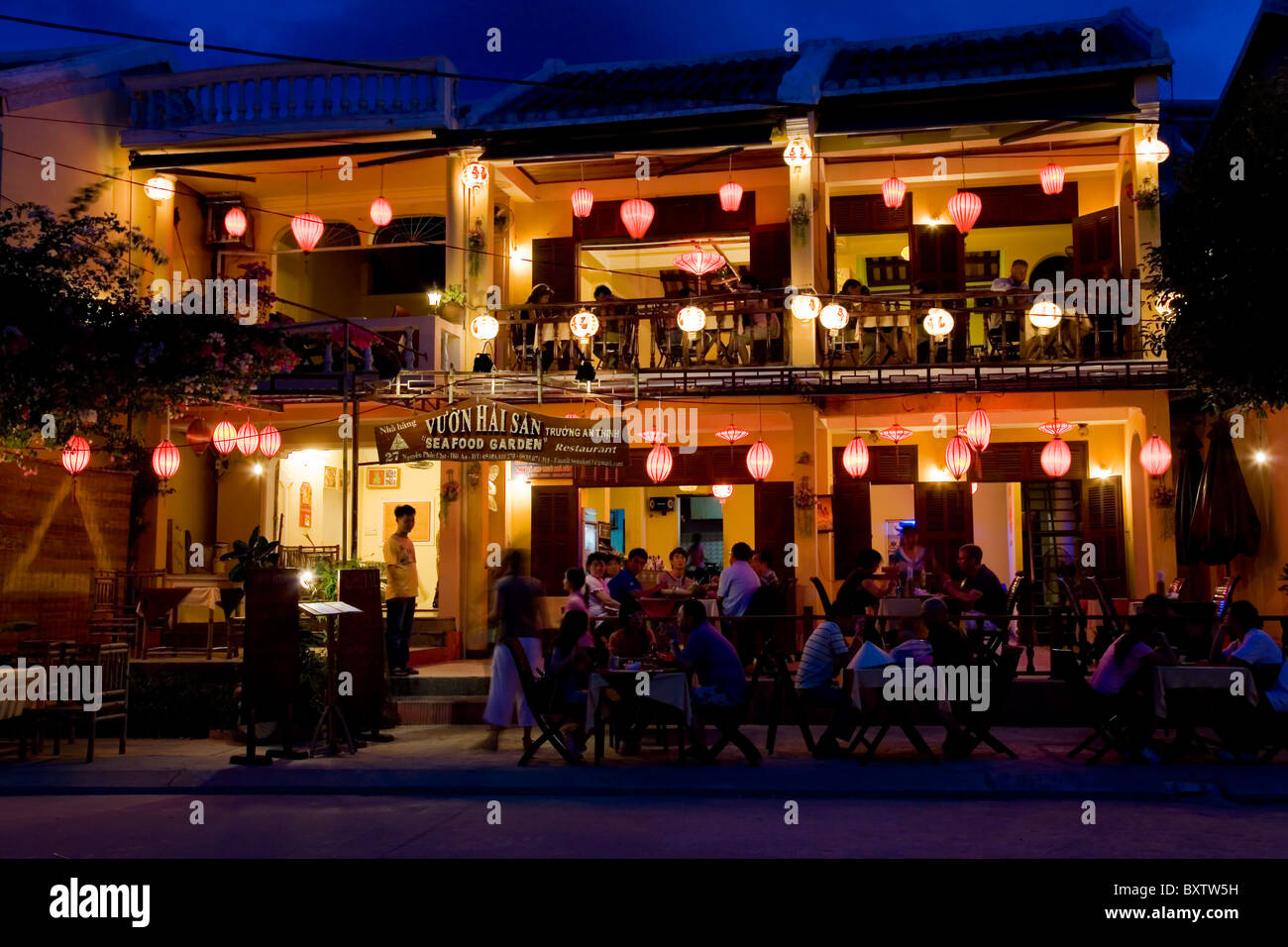 restaurant front at night Stock Photo - Alamy