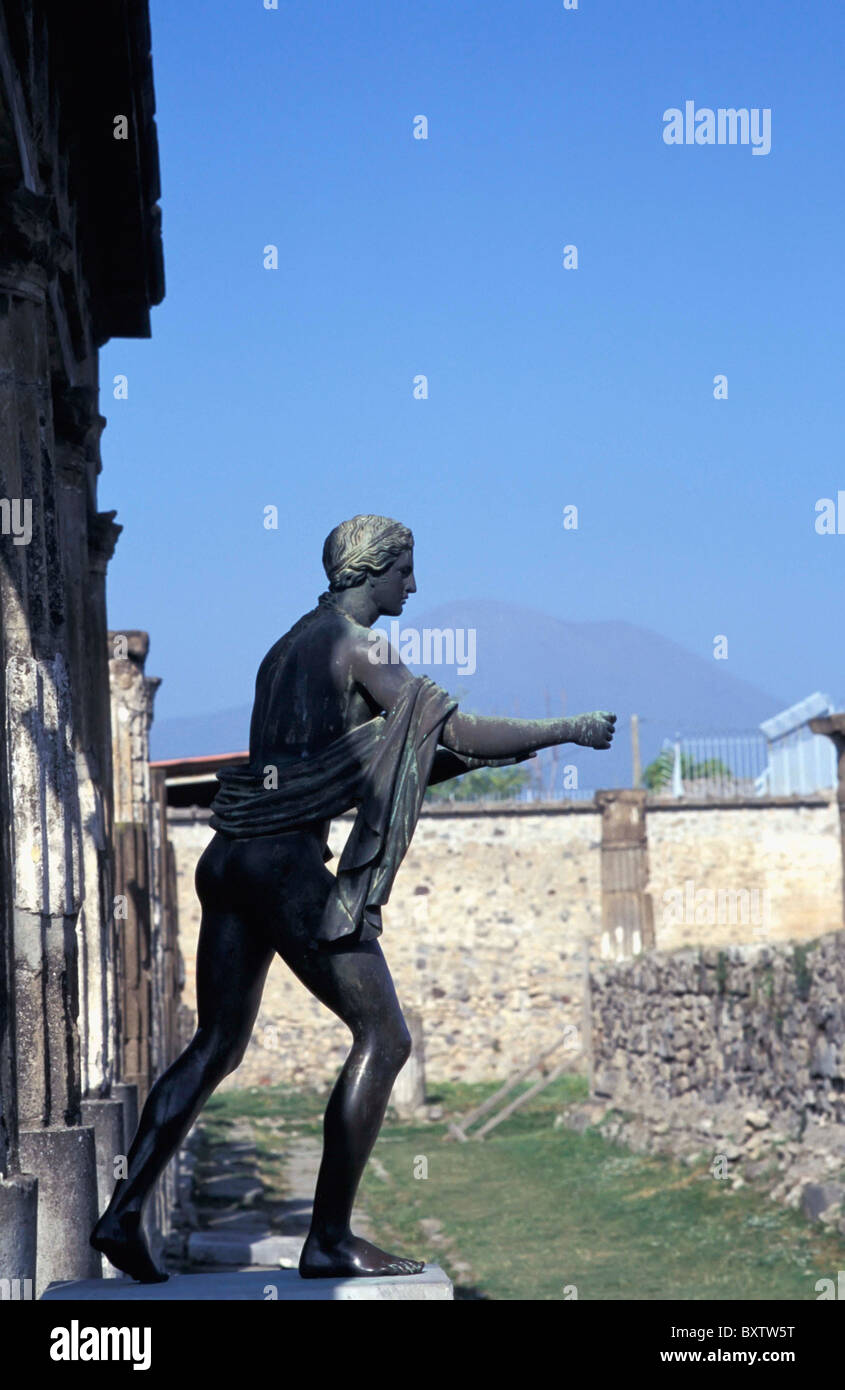 Statue apollo in pompeii hi-res stock photography and images - Alamy
