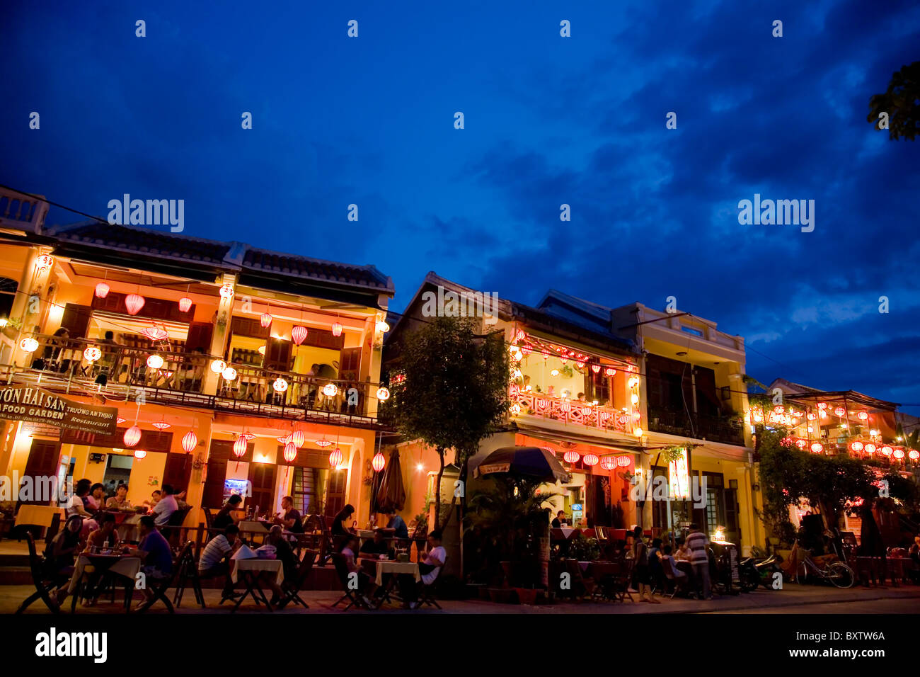 restaurant front at night Stock Photo - Alamy