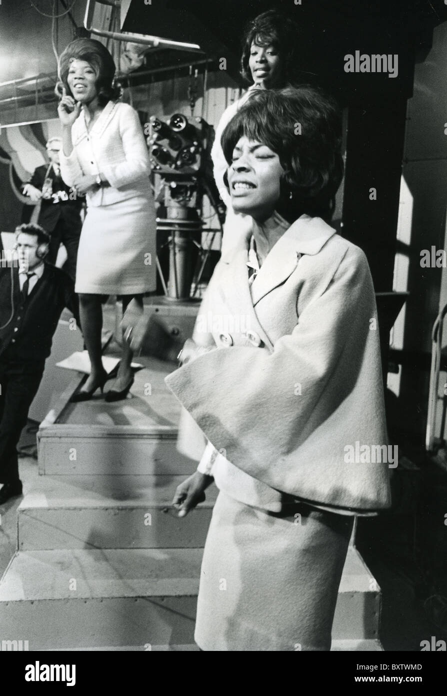 MARTHA REEVES AND THE VANDELLAS US pop trio on UK TV show Ready, Steady ...