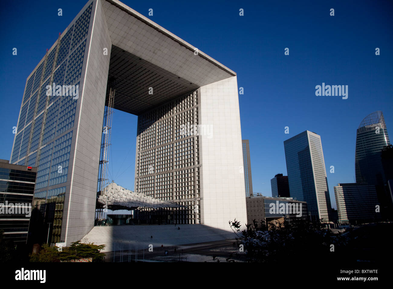 Le grand arch paris hi-res stock photography and images - Alamy