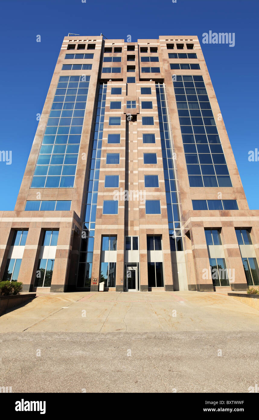 Vertical modern office and sky with diminishing perspective Stock Photo ...
