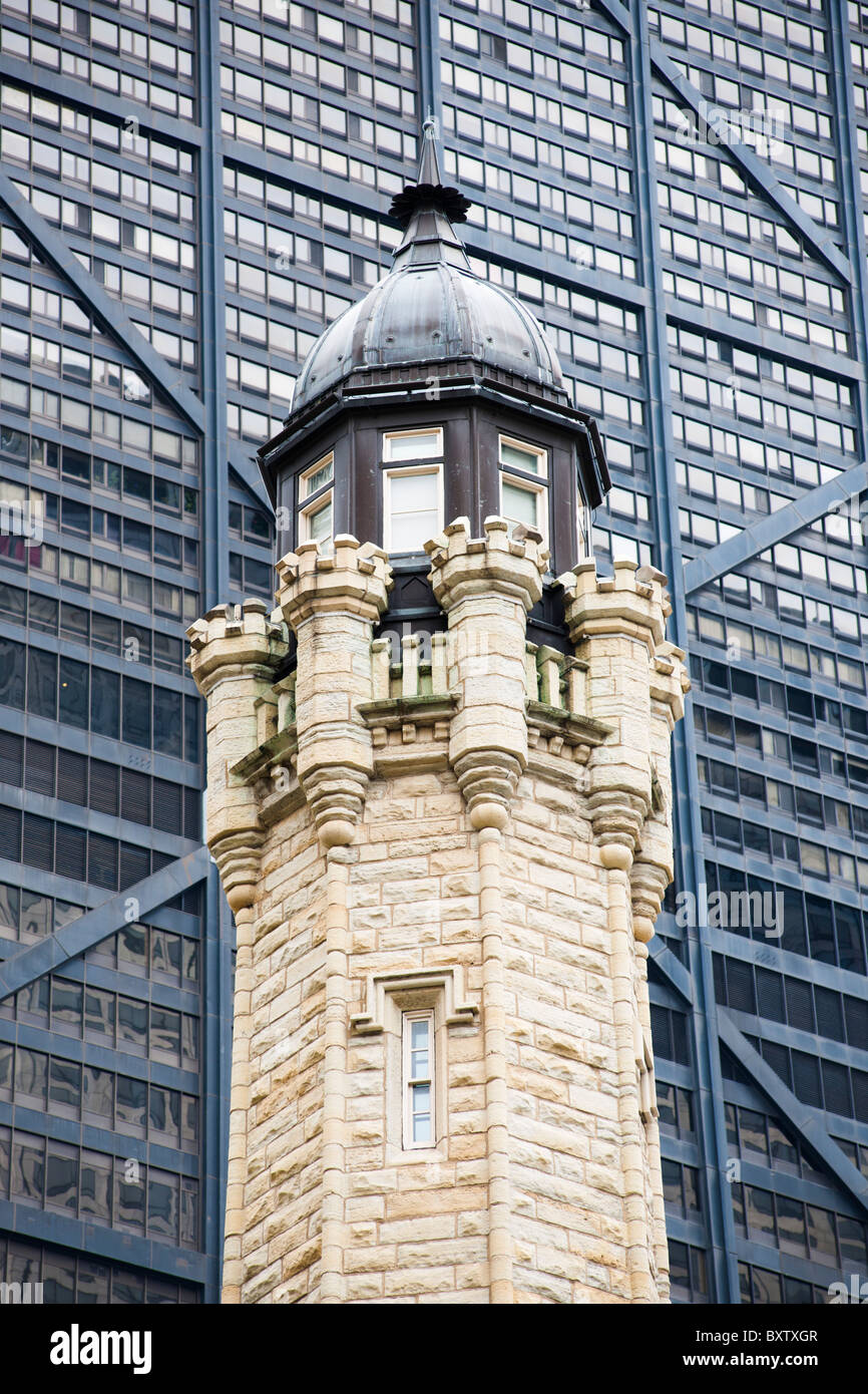 Old chicago water tower hi-res stock photography and images - Alamy