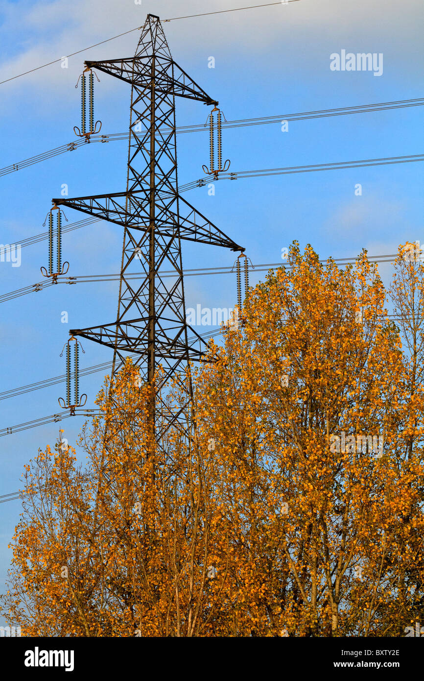 Uk power lines hi-res stock photography and images - Alamy