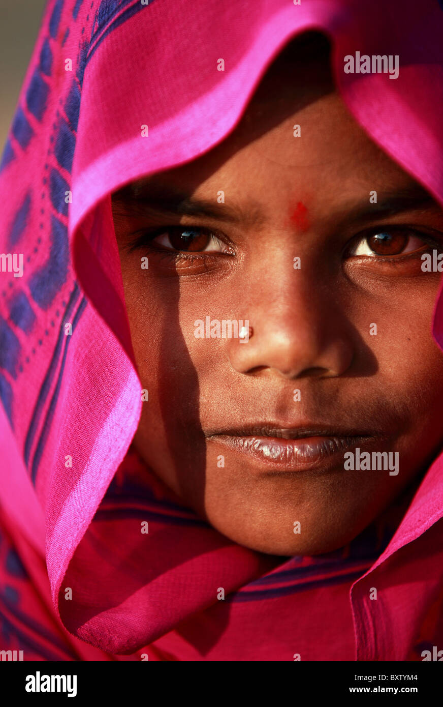 Indian poor girl smile hi-res stock photography and images - Alamy