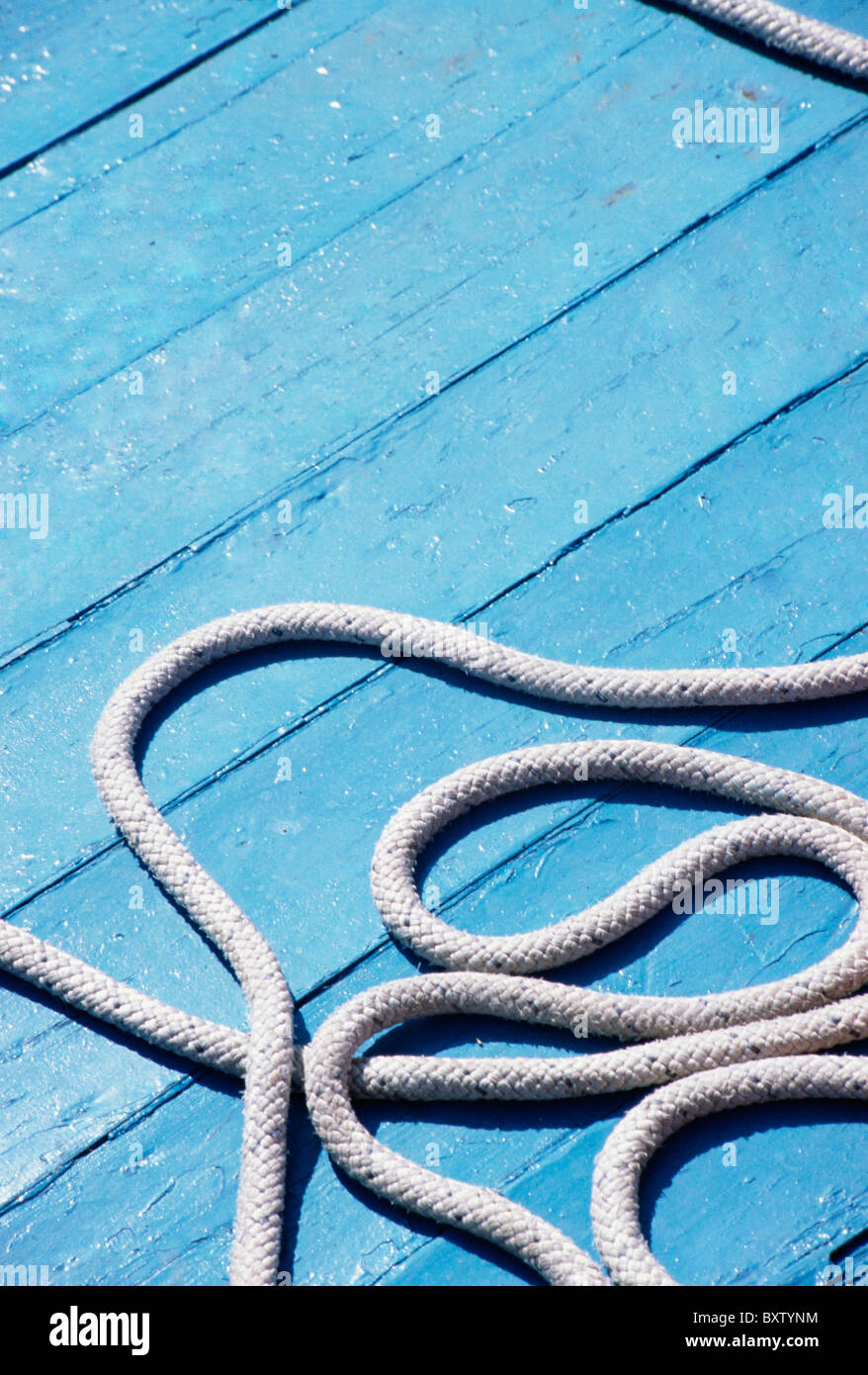 White boat with rope hi-res stock photography and images - Alamy