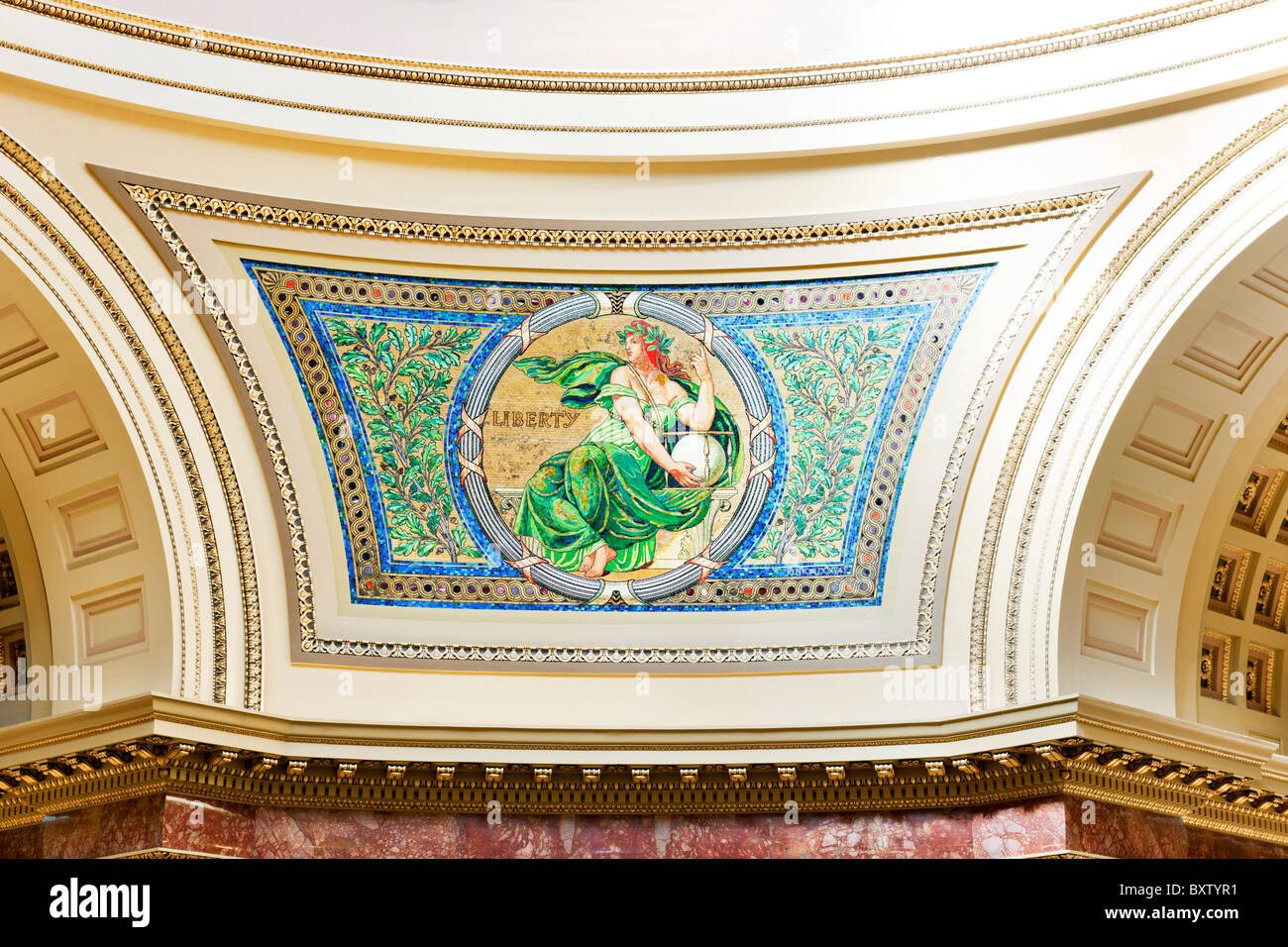 Pendentive dome hi-res stock photography and images - Alamy