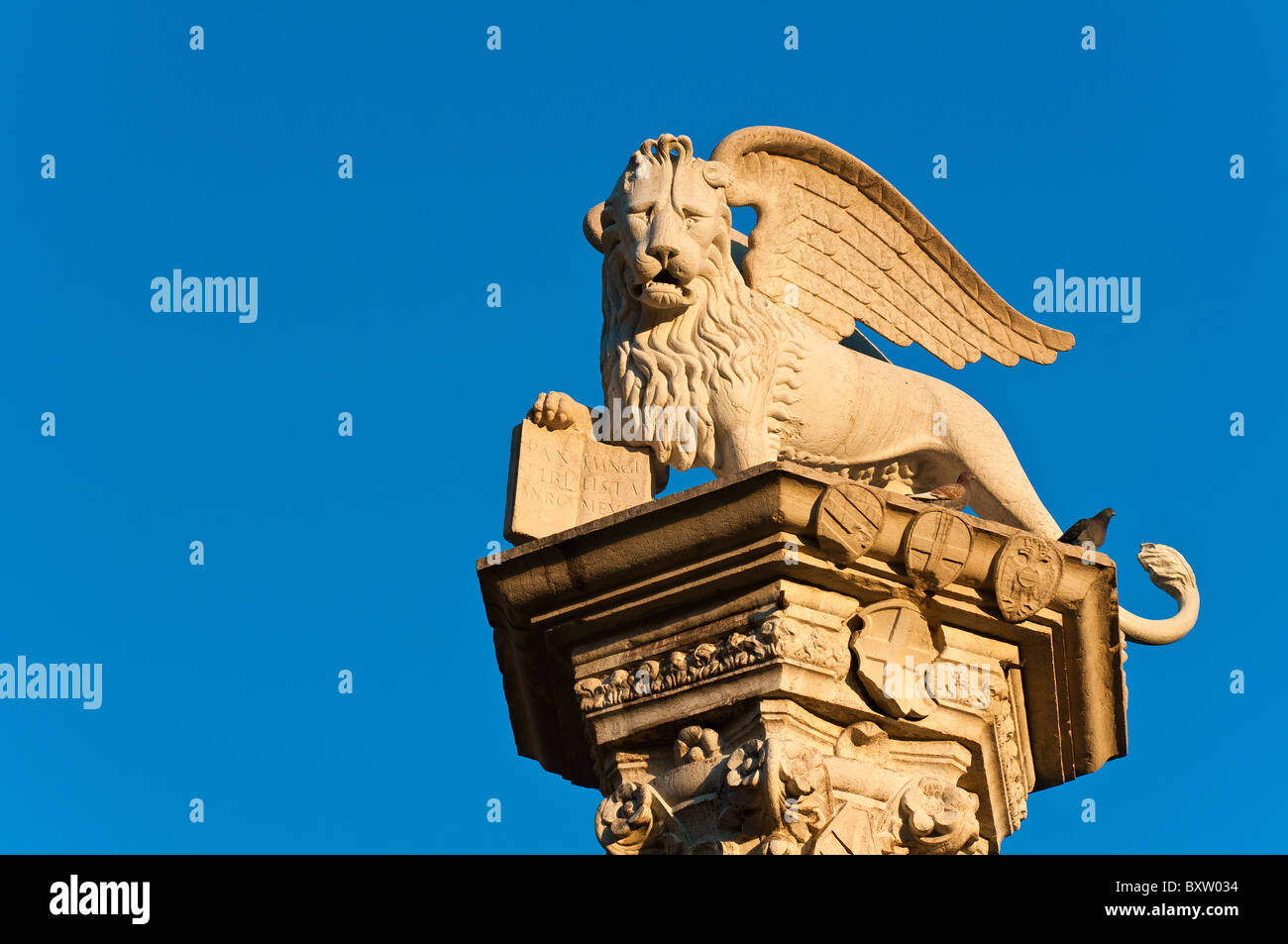 Statue winged lion italy hi-res stock photography and images - Alamy
