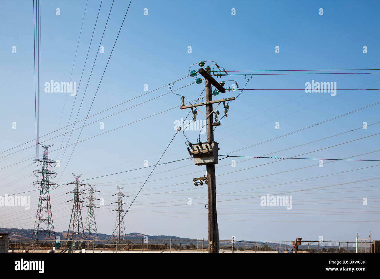 Horizontal tension wires hi-res stock photography and images - Alamy