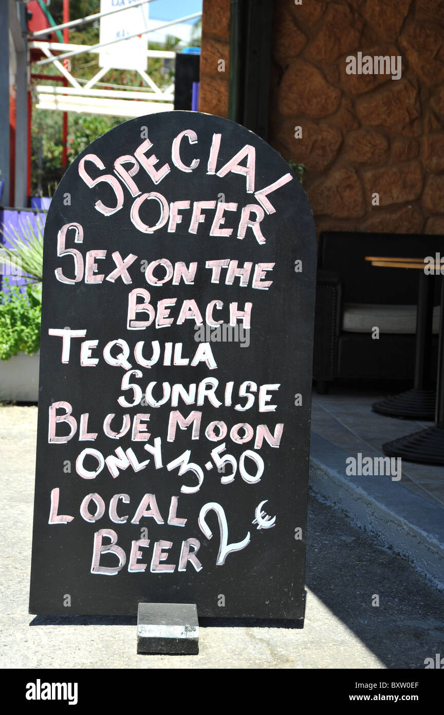 Menu board outside restaurant bar hi-res stock photography and images ...
