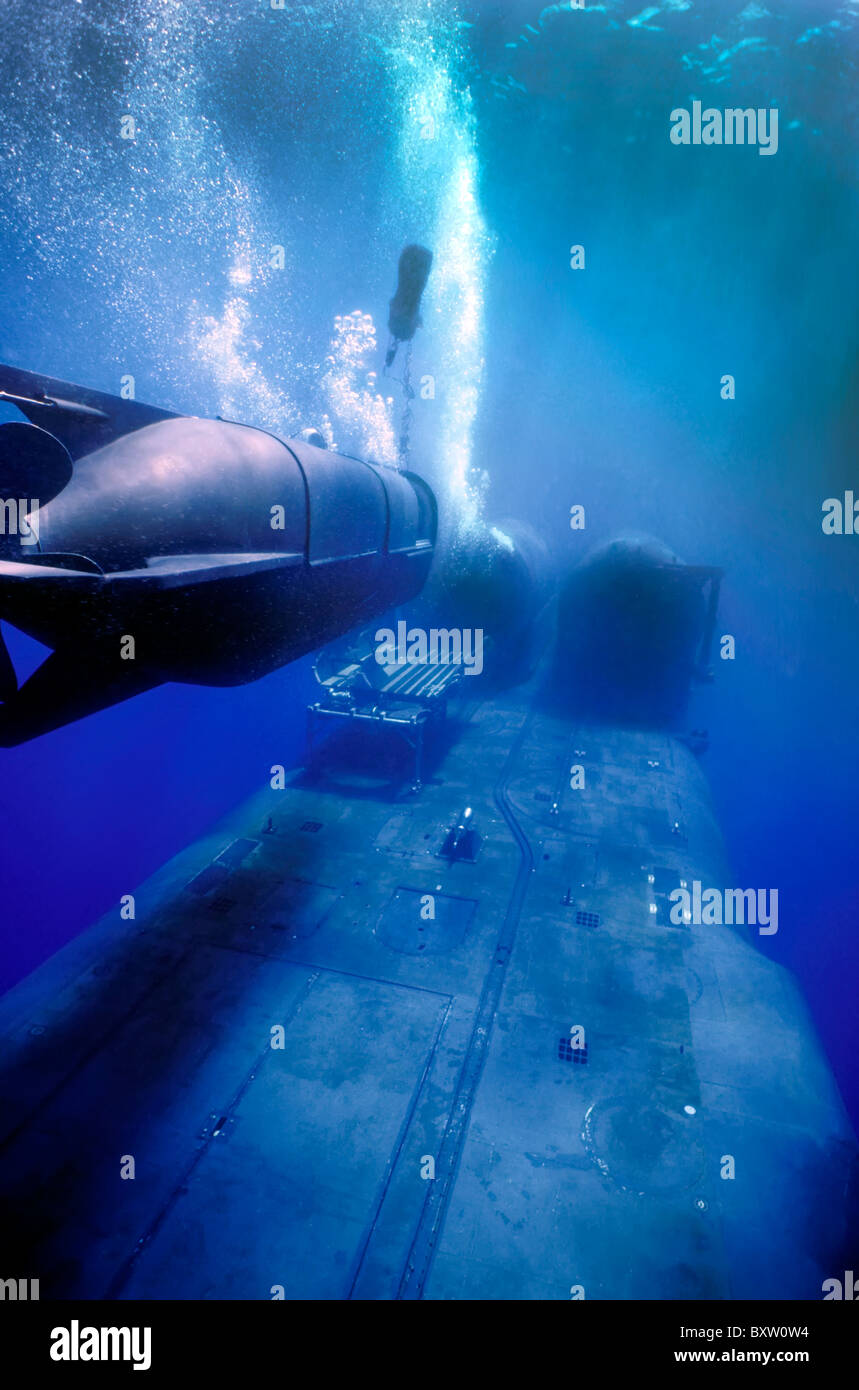 A MK-8 Mod-0 SEAL Delivery Vehicle rendezvous with the USS Kamehameha ...