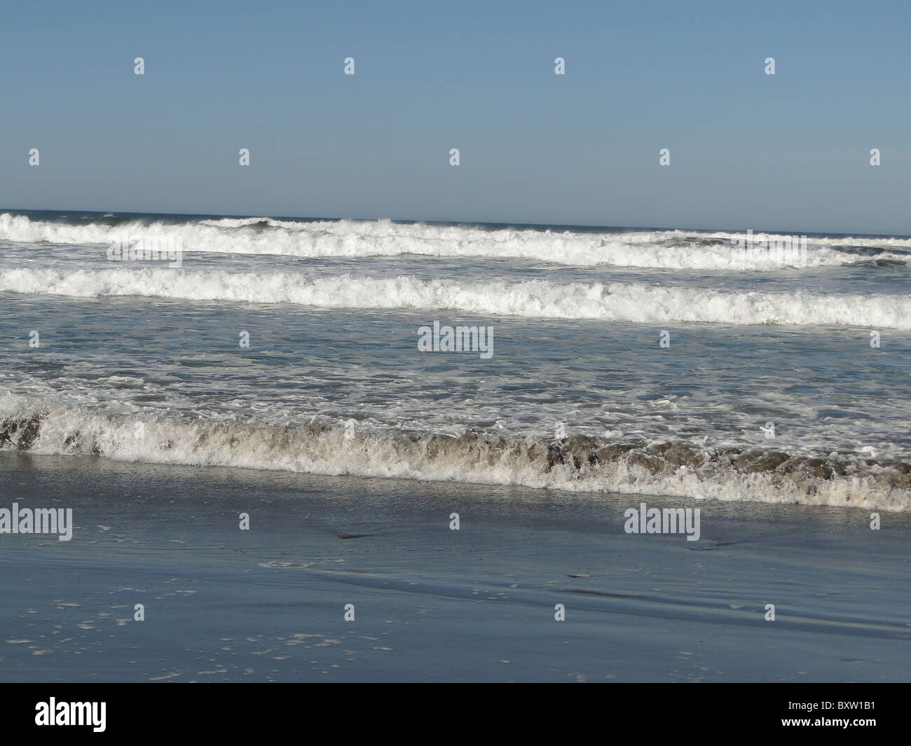 Surf breaking as tide comes in on the beach at Seaside, Oregon coast ...
