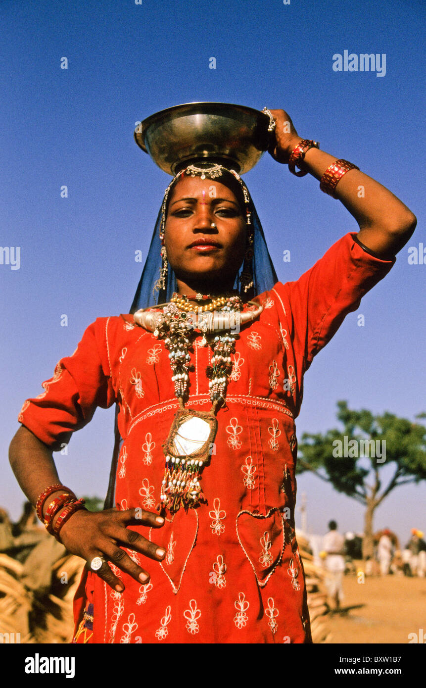 Girl in festival dress at Pushkar Fair, Rajasthan, India Stock Photo ...