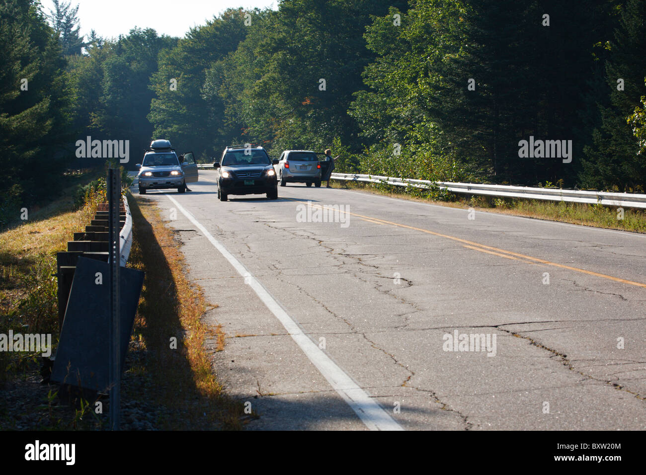 Tourists pull off along the Kancamagus Highway (route 112 to view a ...