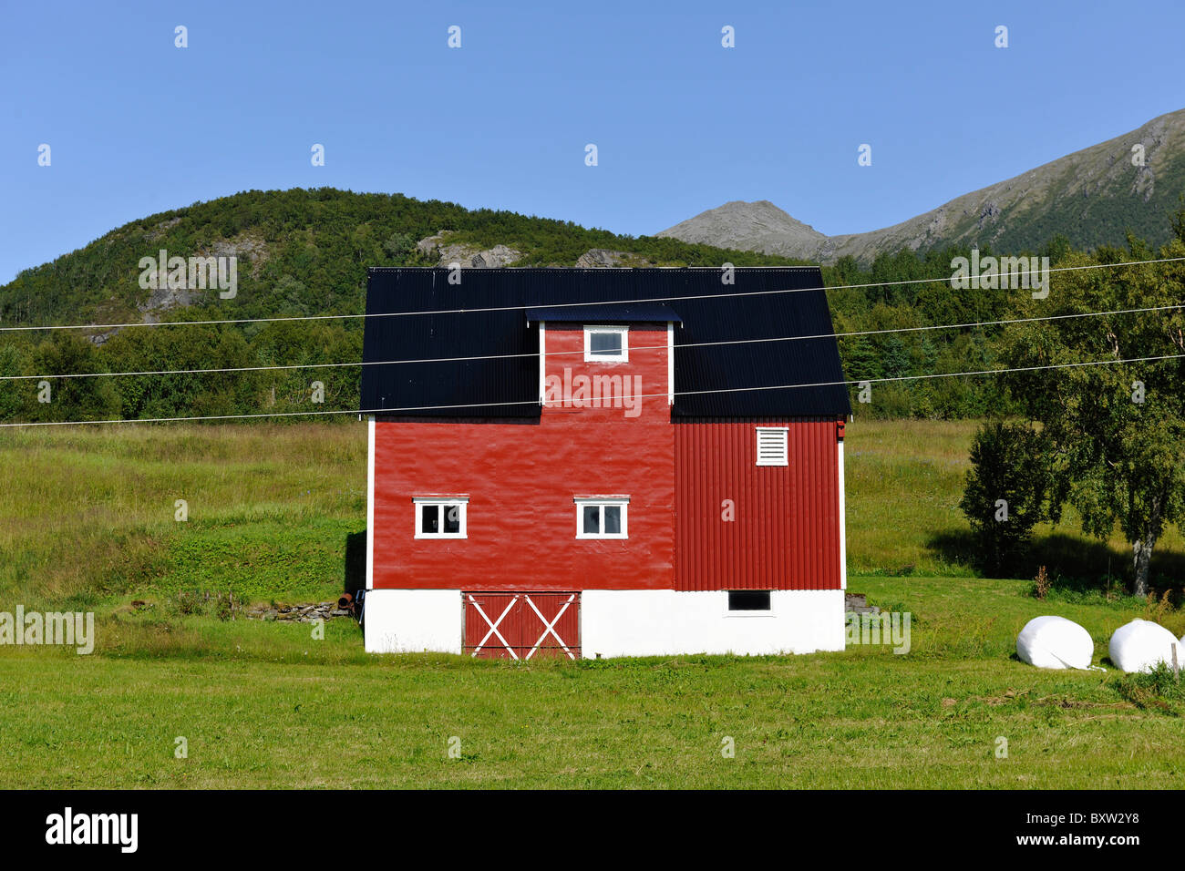 Bright red outhouse hi-res stock photography and images - Alamy