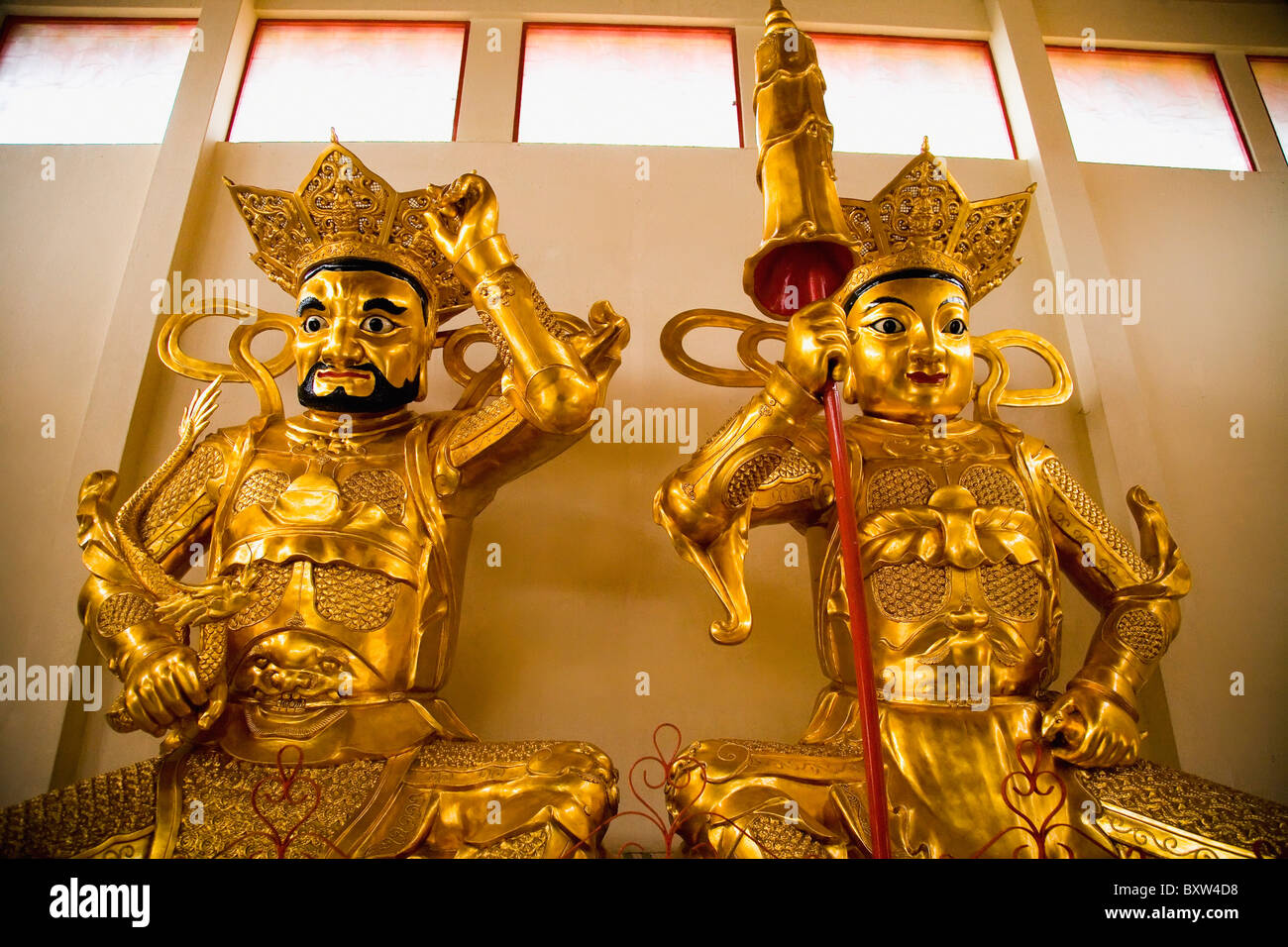 Gold buddhist statues inside Sam Poh Temple Stock Photo - Alamy