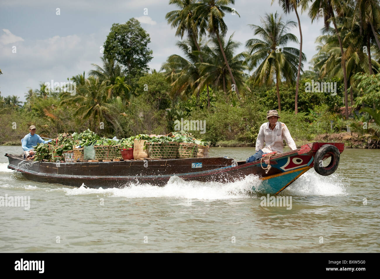 Vietnam people boat hi-res stock photography and images - Alamy