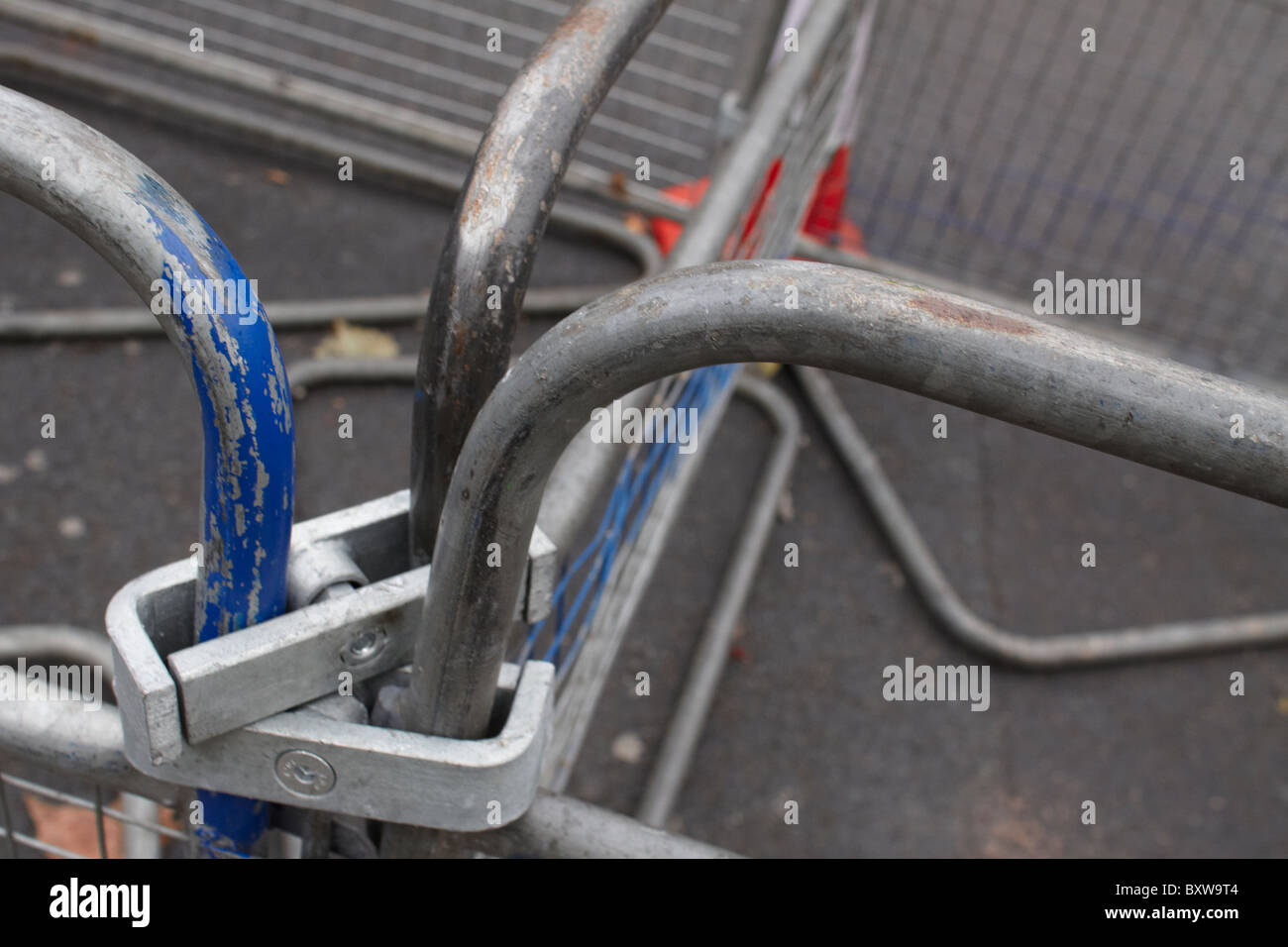 Crowd control barrier hi-res stock photography and images - Alamy