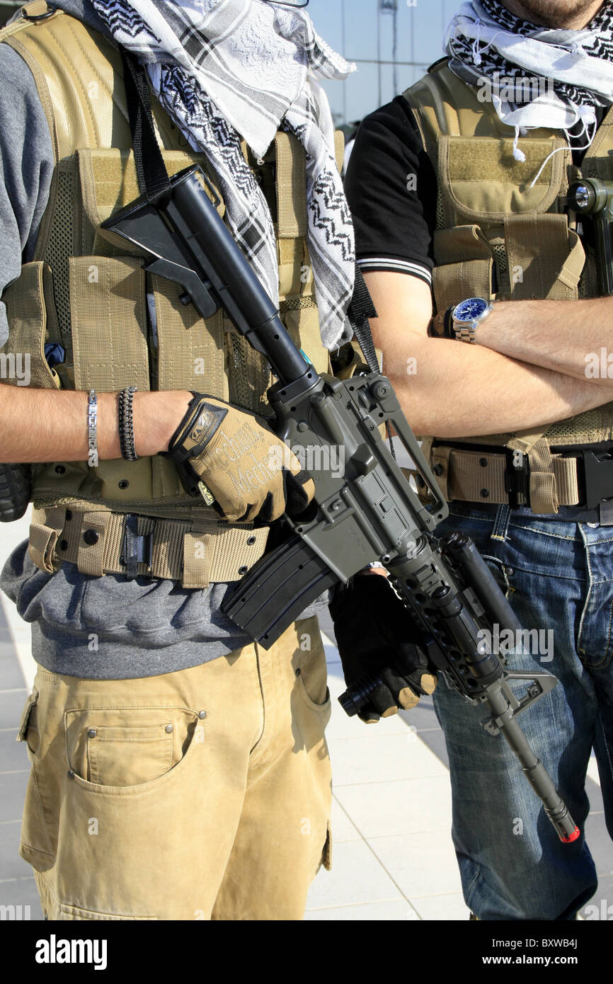 Young women posing with rifle hi-res stock photography and images - Alamy