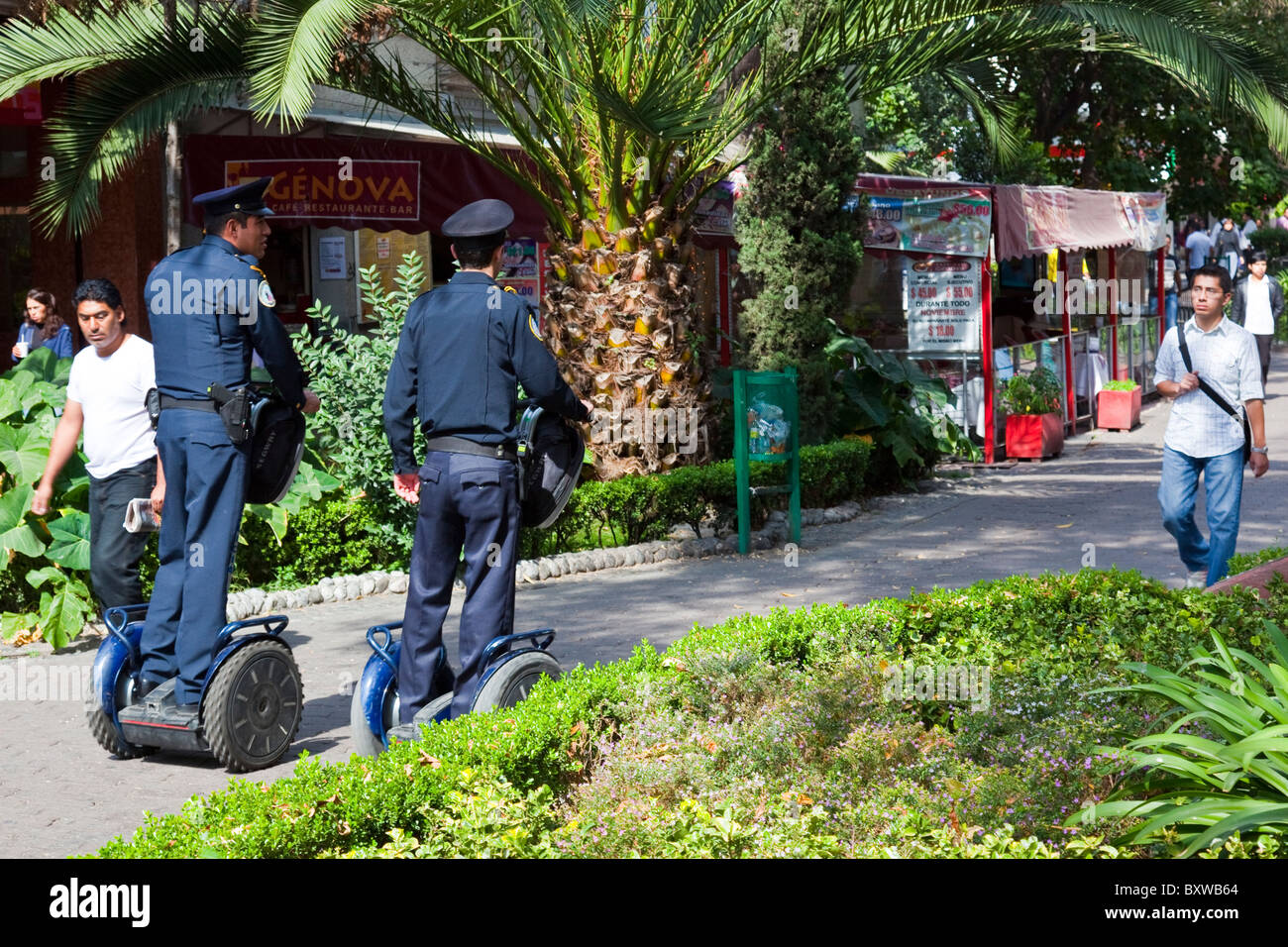 Mexican policeman policemen police officer hi-res stock photography and ...