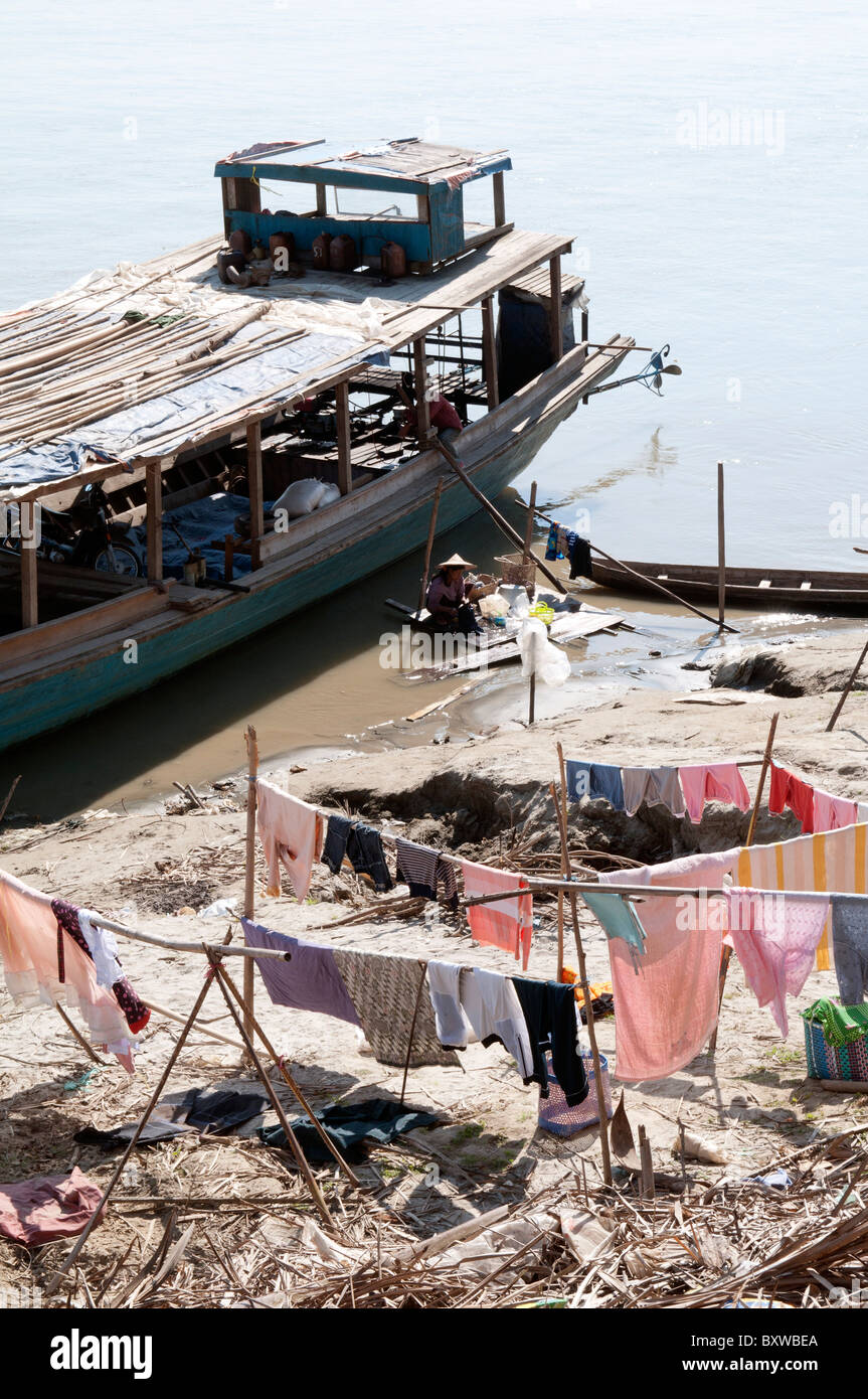 Washing Clothes Myanmar High Resolution Stock Photography and Images ...