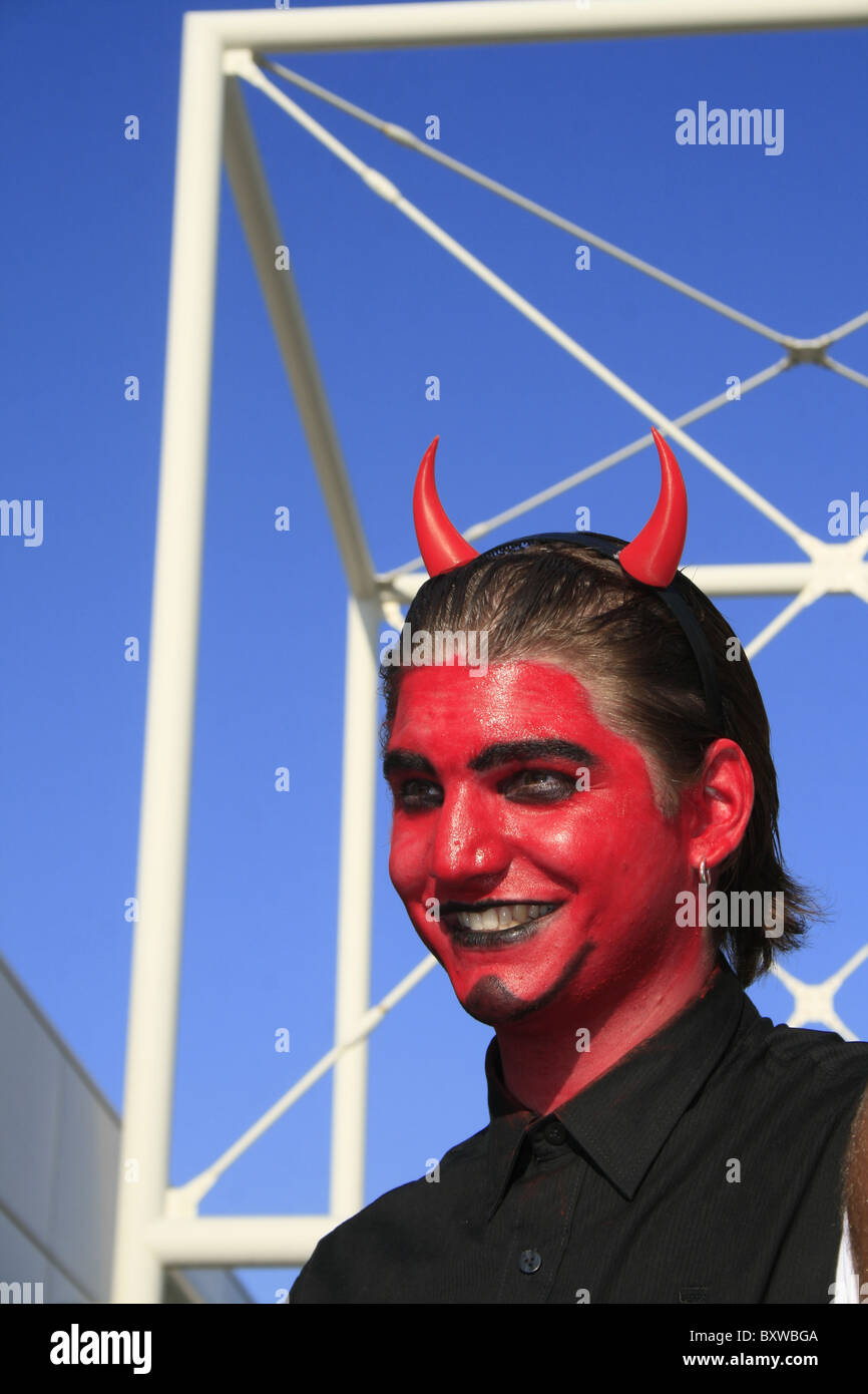 Red devil statue hi-res stock photography and images - Alamy
