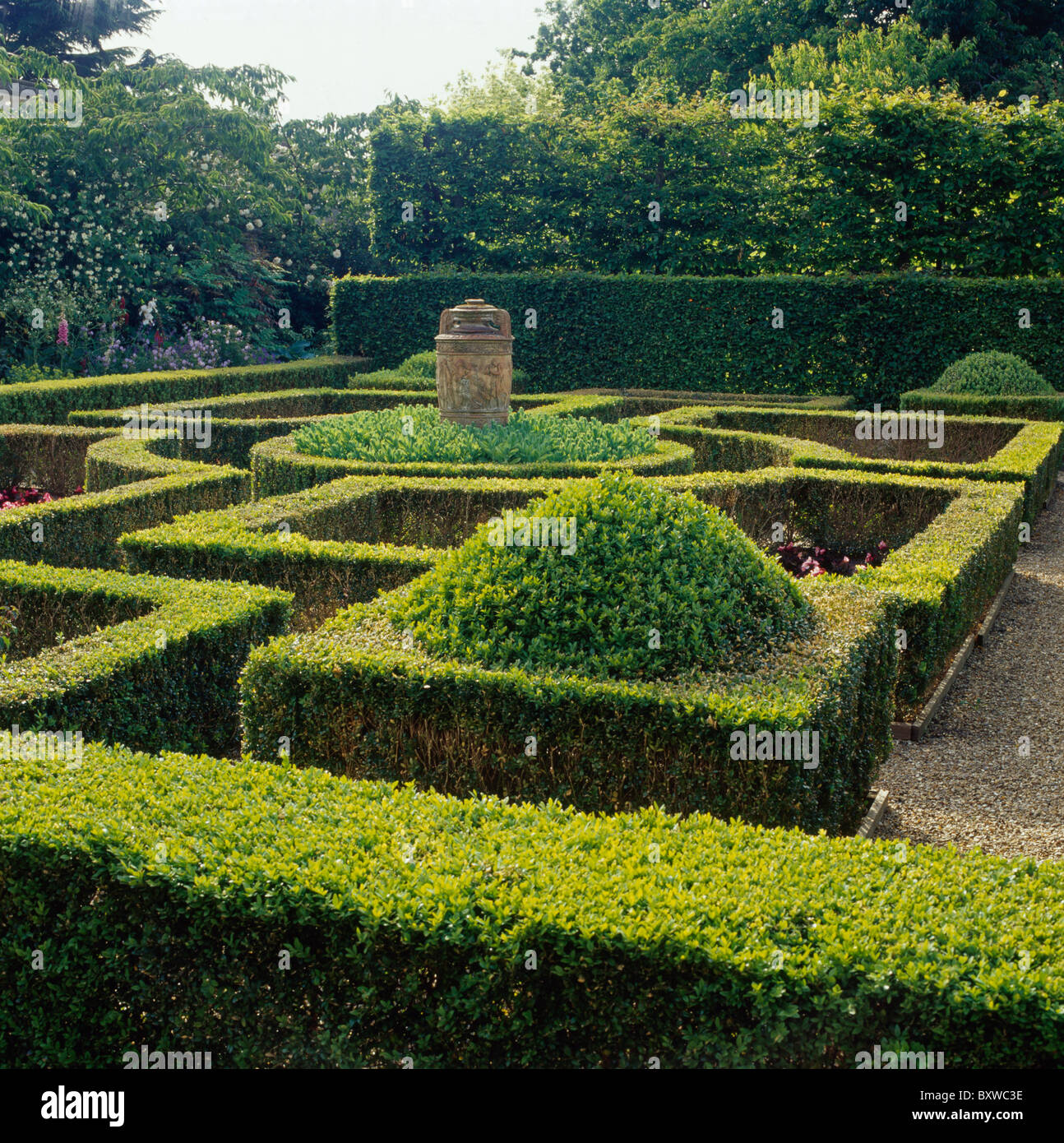 Clipped Hedge Formal High Resolution Stock Photography and Images - Alamy