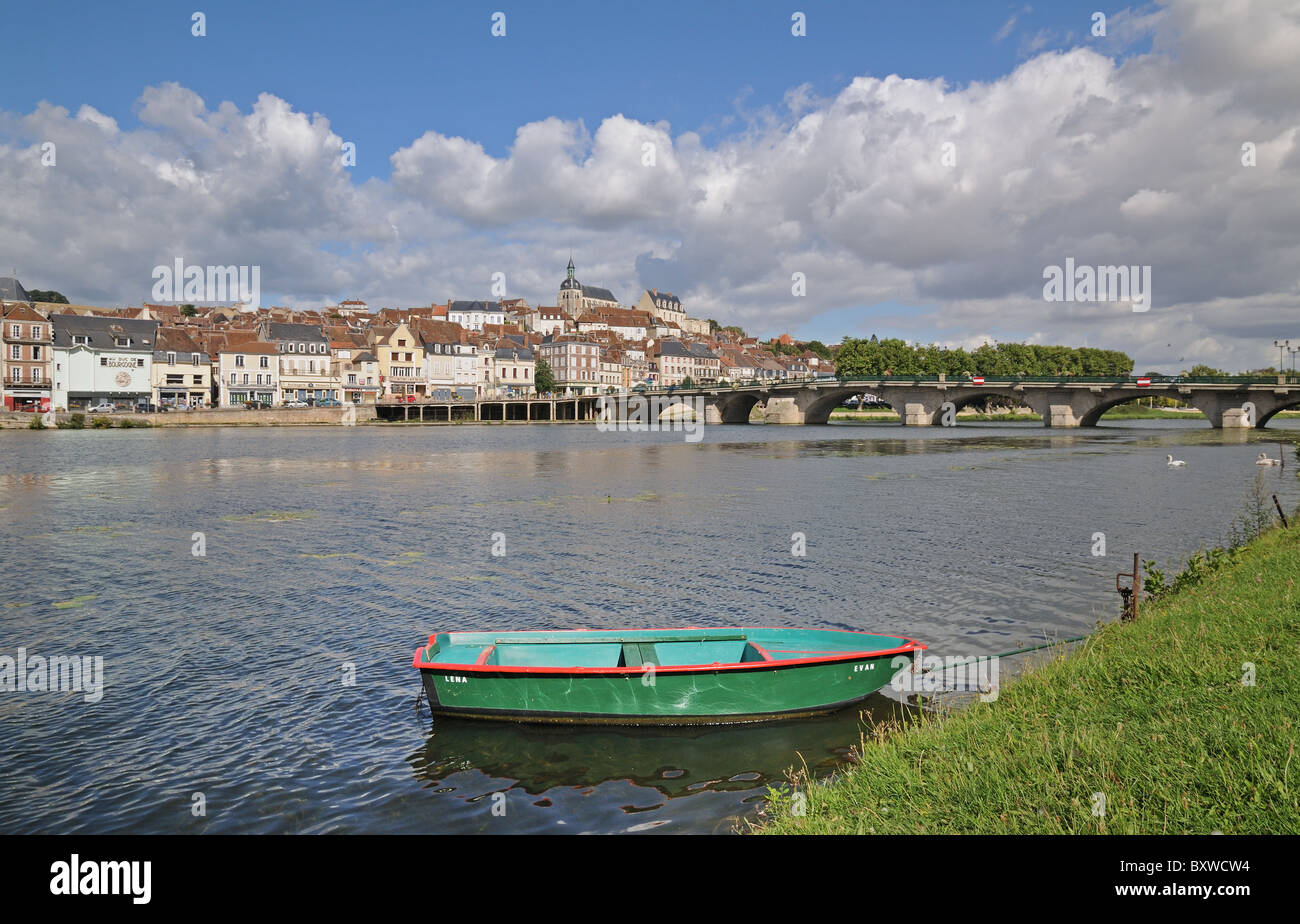 Green rowing boat hi-res stock photography and images - Alamy