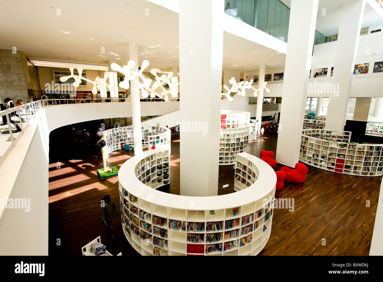 Children's library interior hi-res stock photography and images - Alamy