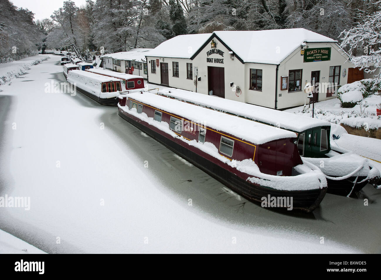 Canal boats in the snow at Farncombe Boathouse on the River Wey in ...