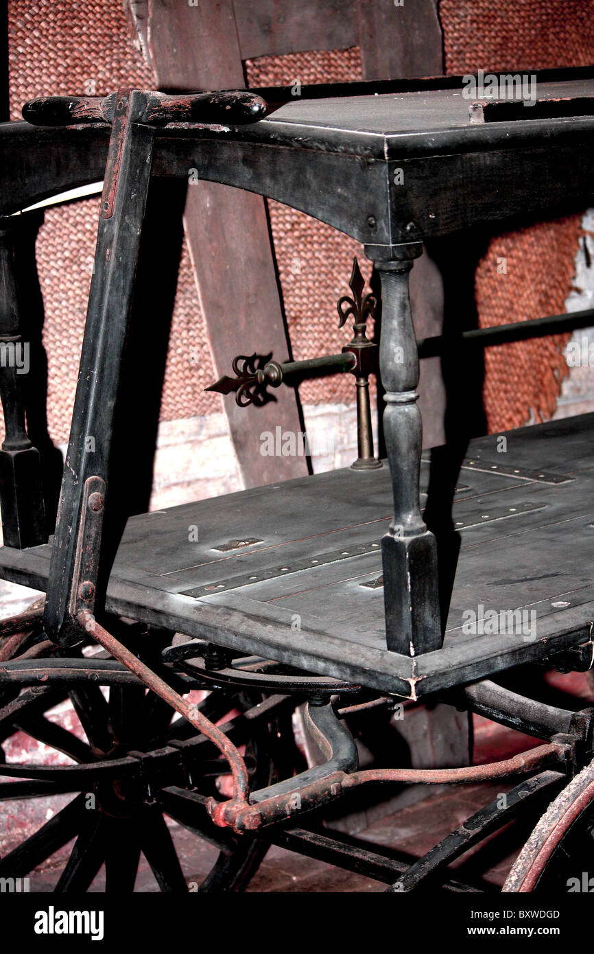 An old classic black carriage Stock Photo - Alamy