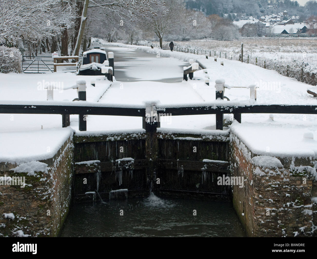 Catteshall Lock in the snow at Farncombe Boathouse on the River Wey in ...