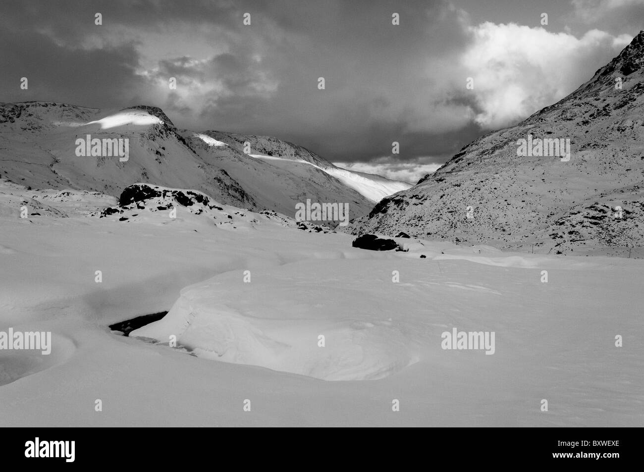 Mountain valley winter Black and White Stock Photos & Images - Alamy
