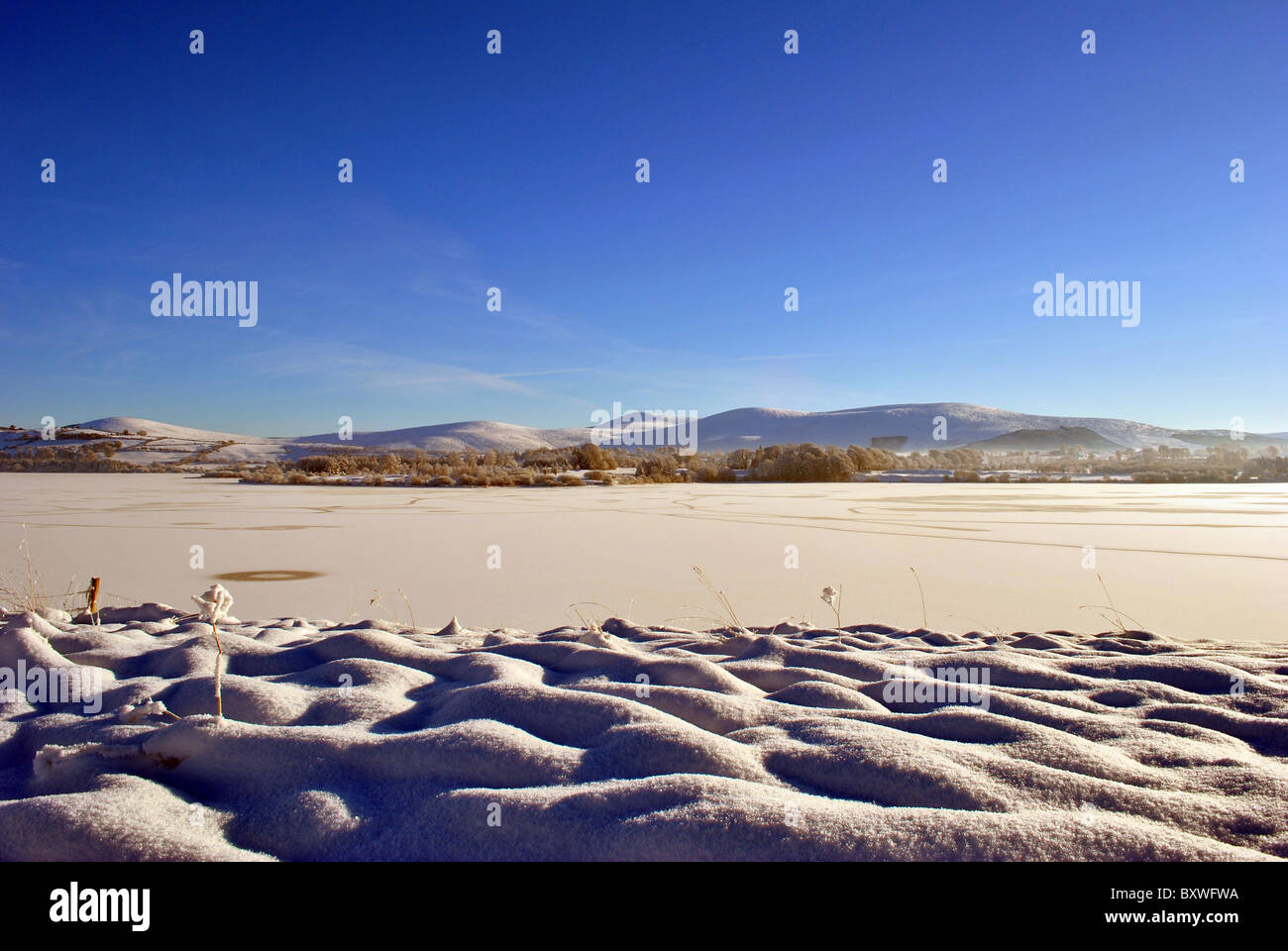 Frozen lake detail hi-res stock photography and images - Alamy