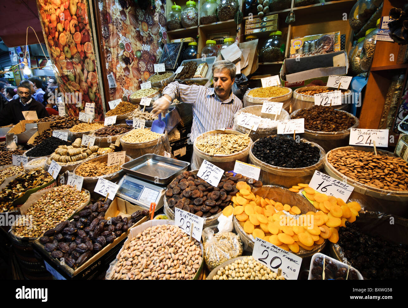 Fruits nuts grand bazaar istanbul hi-res stock photography and images ...