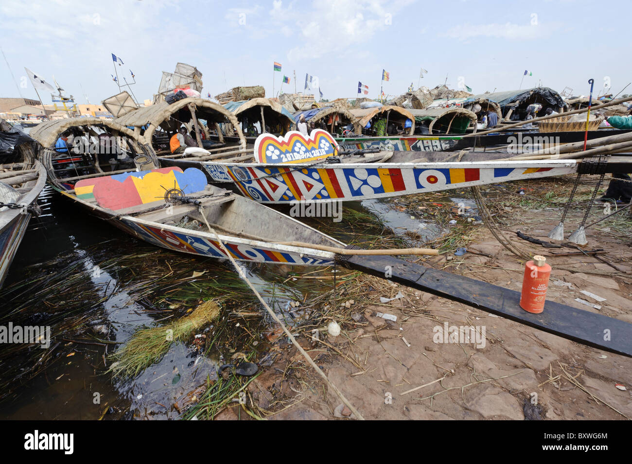 Pirogues and pinasses in the port of Mopti, Mali Stock Photo - Alamy