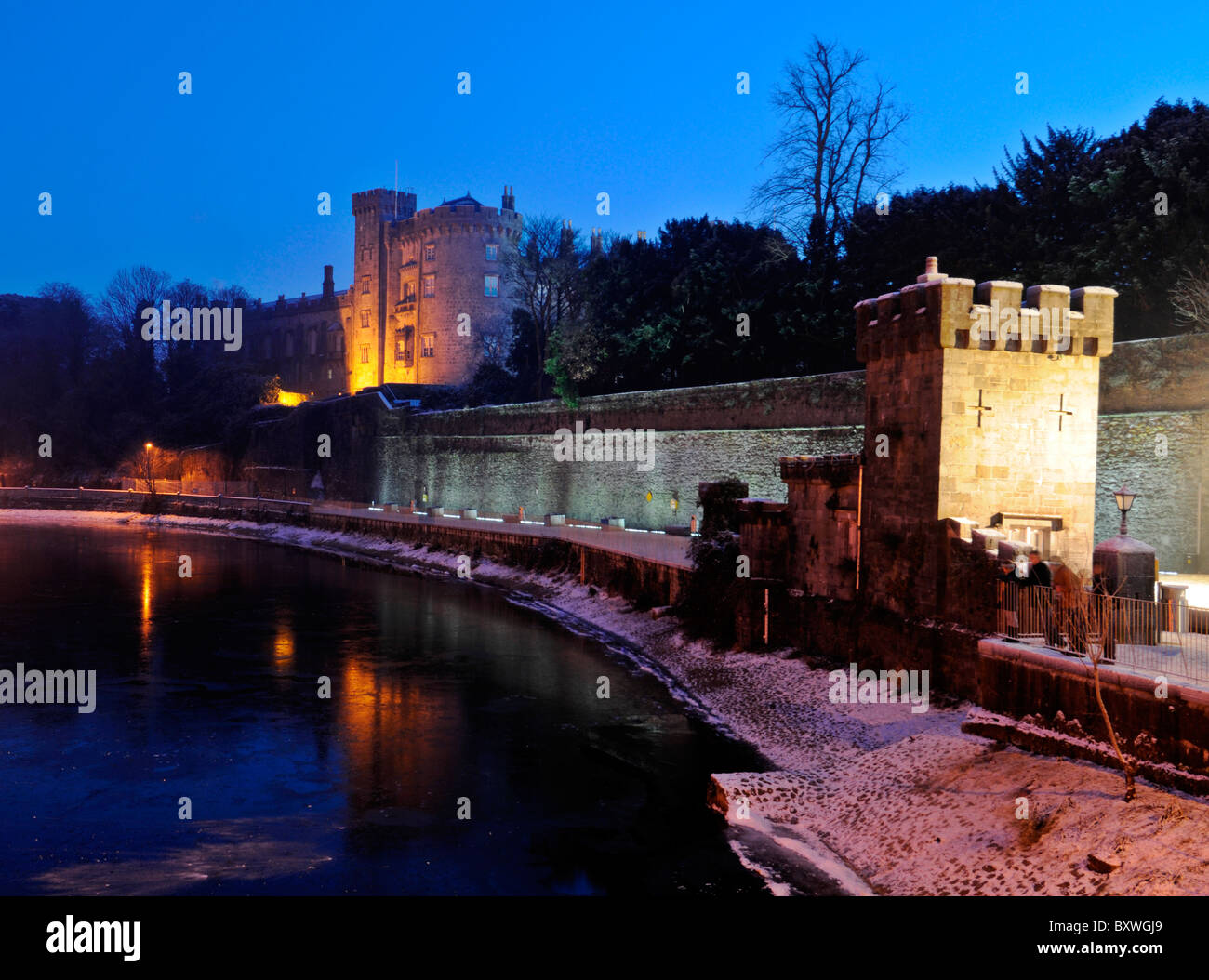 Kilkenny Castle frozen river nore covered with ice christmas 2010 ...
