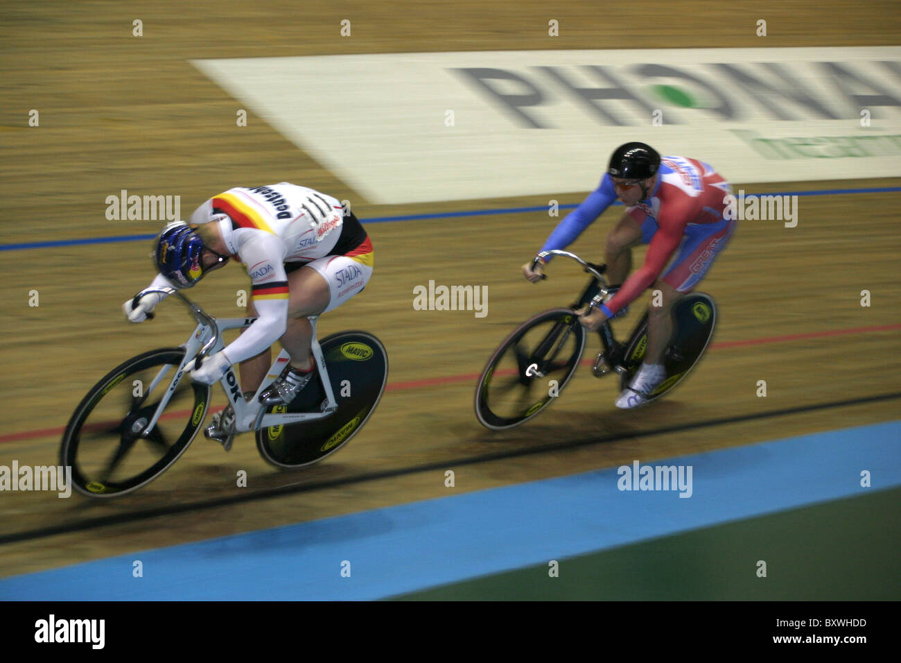 Chris Hoy and german sprinter opponent Jan van Eijden Track cycle ...