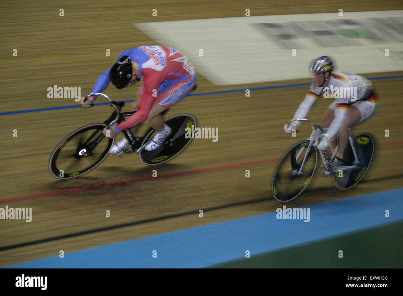 Chris Hoy and german sprinter opponent Jan van Eijden Track cycle ...
