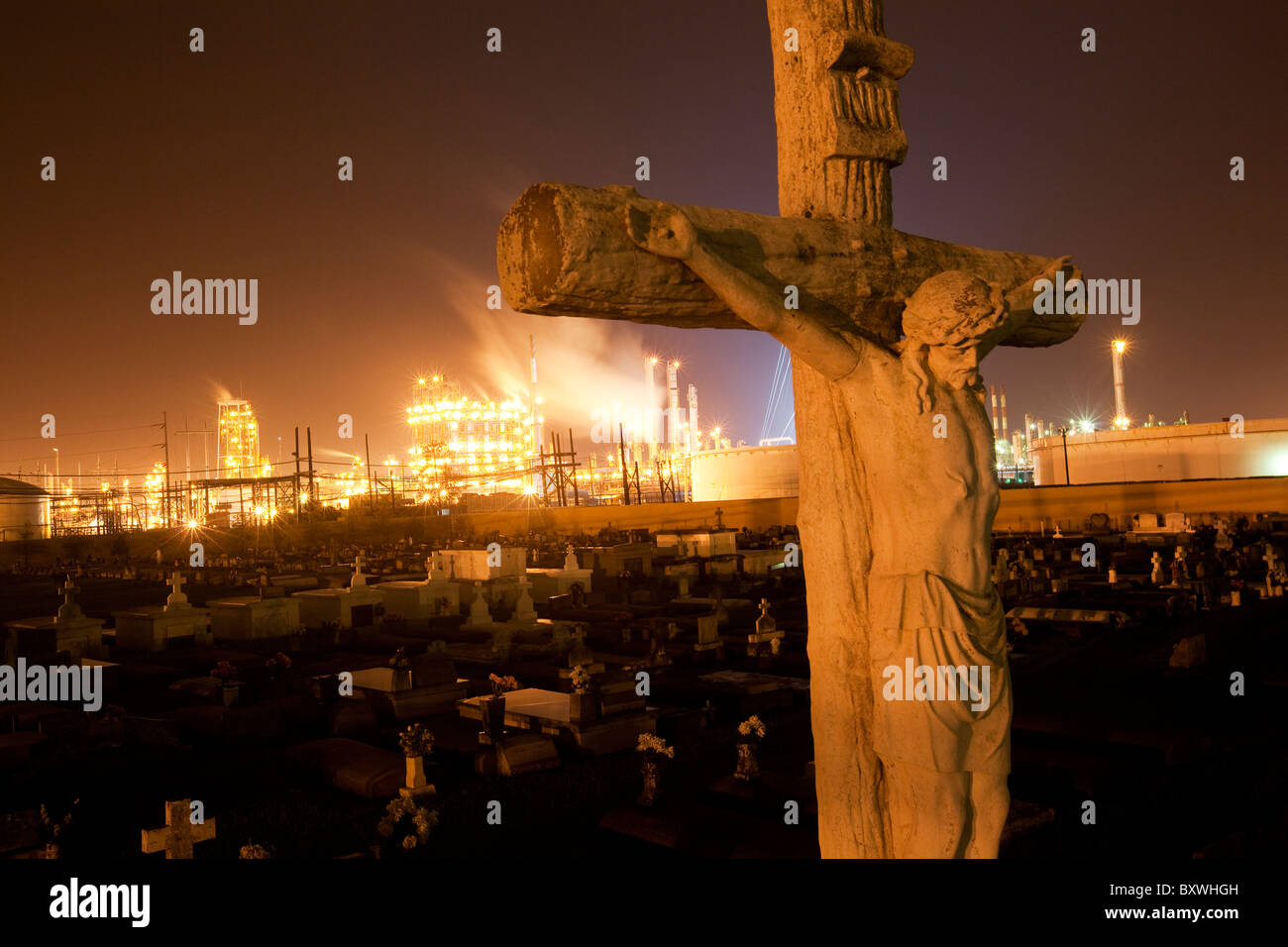 USA, Louisiana, Baton Rouge, Statue of Jesus Christ in graveyard near ...