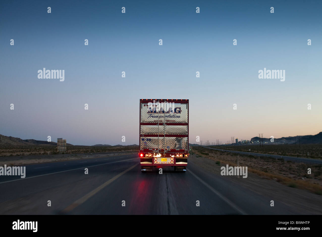 Truck on interstate usa hi-res stock photography and images - Alamy