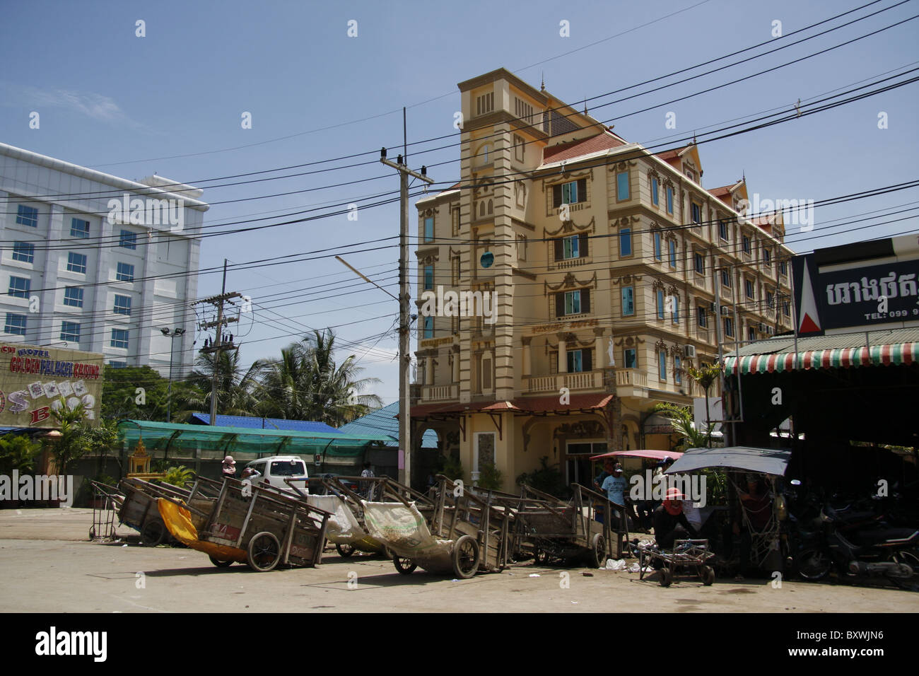 The Cambodian Thai border at Poipet/Aranyaphratet Stock Photo - Alamy