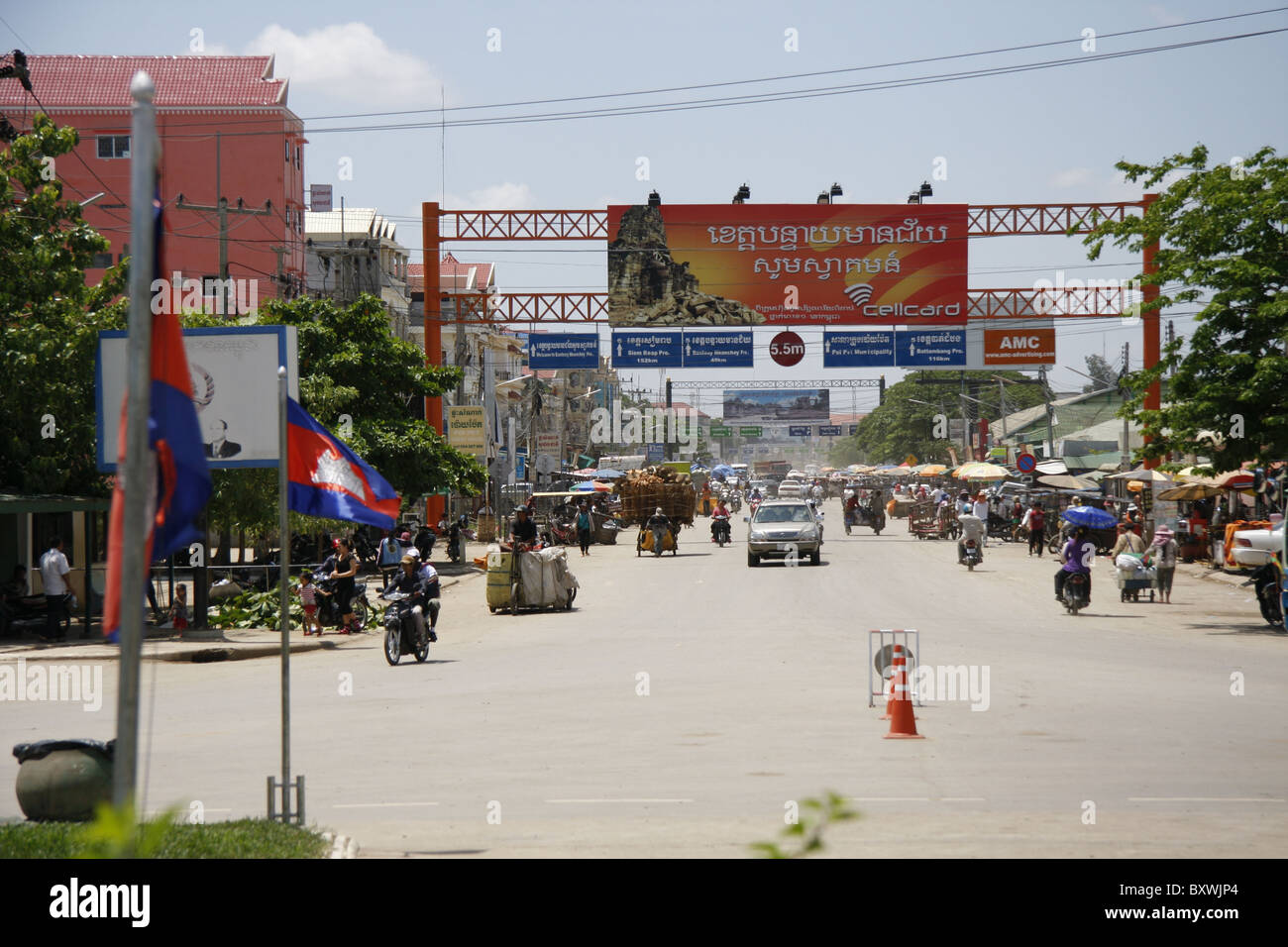 The Cambodian Thai border at Poipet/Aranyaphratet Stock Photo - Alamy