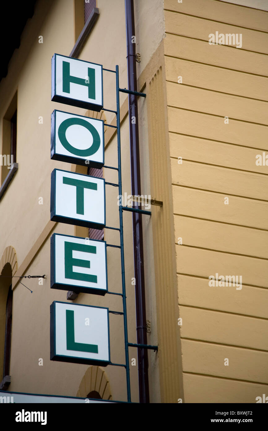 Hotel sign tourism hi-res stock photography and images - Alamy